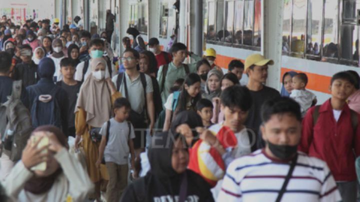 Penjualan Tiket Kereta Api Libur Nataru Tembus Angka 4 Juta - Fenesia